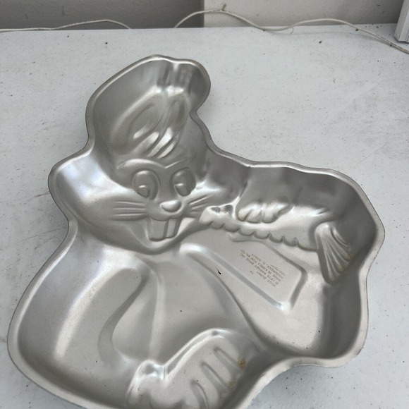 Wilton | Kitchen | Bugs Bunny Wilton Cake Pan Retired 305262 Warner ...